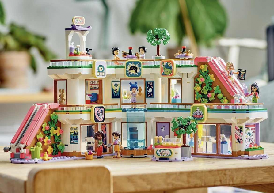 LEGO Friends: 42604 Heartlake City shopping mall set release 1 januari ...